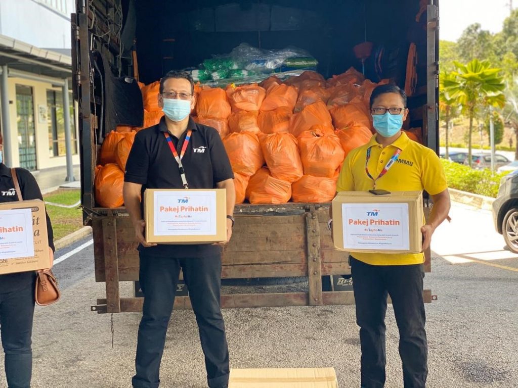 TM CSR Provides Care Packs to Students - Multimedia University